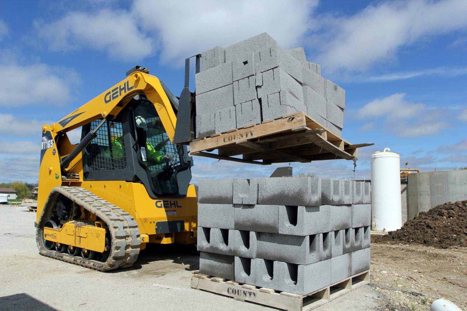 Skid Loaders vs. Telehandlers - Agriteer